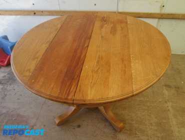 Repocast.com® | Round solid oak pedestal table with 2...