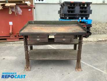 Repocast.com® | Lot of (1) Hallowell Standard Pressed...