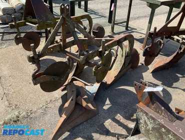 Repocast.com® | Ferguson 2x14" Plow with Original...