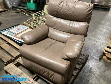 Repocast.com® | Lot of (1) Leather Arm Chair Recliner ...