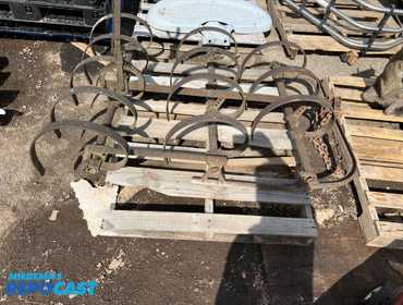 Repocast.com® | APPROXIMATELY 44'' WIDE SPRING TOOTH DRAG