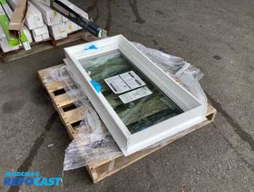 Repocast.com® | Lot of one Pella window with white...