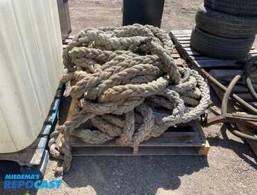 Repocast.com® | Lot of (1) large heavy duty tow rope
