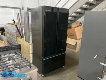 Repocast.com® | Lot of (1) Black door, InVision RV...