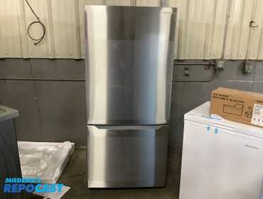 Repocast.com® | Insignia NS-RBM18SS0 Refrigerator...