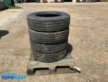 Repocast.com® | (4) Recap 255/70R22.5 Semi Tires