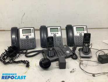 Repocast.com® | Box of assorted phones including (3)...