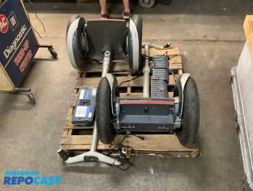 Repocast.com® | Lot of (2) Segways for parts and...