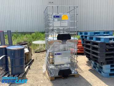 Repocast.com® | Lot of (2) Schutz 250 gallon IBC tote...