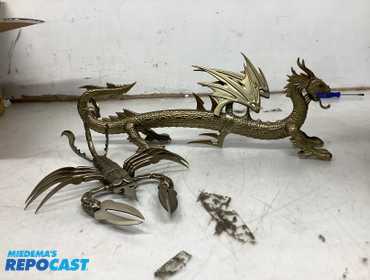 Repocast.com® | Lot of (2) decorative blade statues...