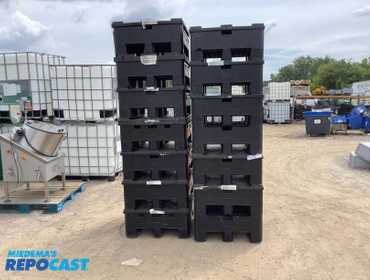 Repocast.com® | Lot of (14) Collapsable Plastic crates...