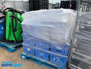 Repocast.com® | Pallet w/ peg hooks in blue totes (10...