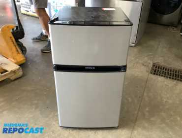 Repocast.com® | Frigidaire FFPS3133UM Mini Refrigerator