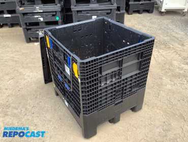 Repocast.com® | Lot of (14) Collapsable Plastic crates...