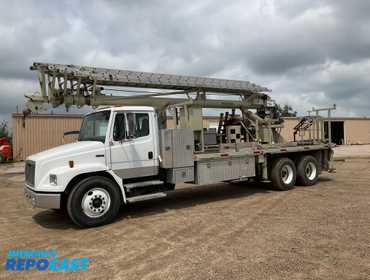 Repocast.com® | 2000 Freightliner FL80 Tandem Axle...