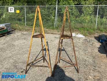 Repocast.com® | (2) Rusted Jack Stands for Cars/Trucks