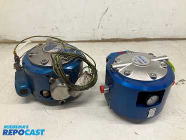 Repocast.com® | Lot of (2) Binks DX 200-3SN 3:1 pumps