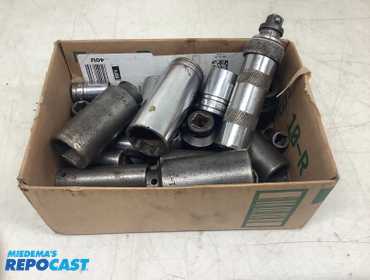 Repocast.com® | Lot of assorted sockets. (36) pieces...