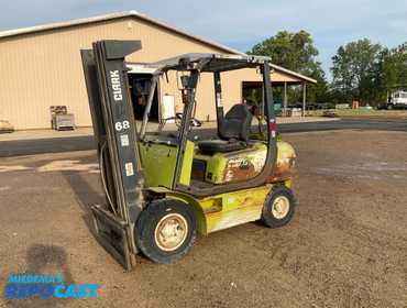 Repocast.com® | Clark CMP25 Forklift