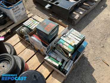 Repocast.com® | Lot of Various Auto Parts in Boxes...