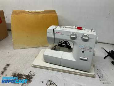 Repocast.com® | Lot of (1) Vintage Singer Sewing...