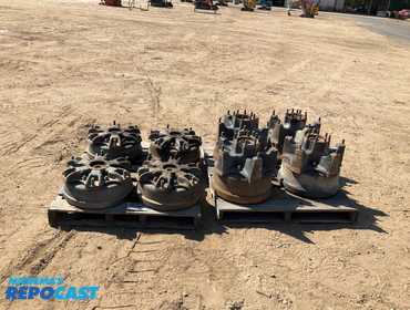 Repocast.com® | Lot of (4) FX670 six spoke wheel hubs...