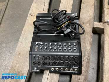 Repocast.com® | Mackey DL 1608 Digital Mixer w/ power...