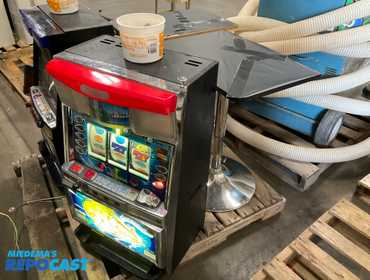 Repocast.com® | Lot of (1) Slot Machine w/ bucket of...