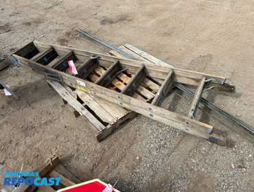 Repocast.com® | MICHIGAN LADDER CO. 8' WOODEN STEP LADDER