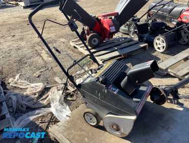 Repocast.com® | White Snow Boss 400 Snowblower
