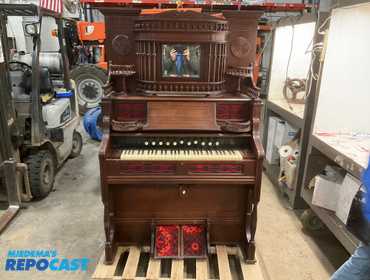 Repocast.com® | Late 1800's Ornate Estey Organ Co....