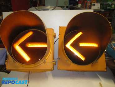 Repocast.com® | 2 Arrow Traffic Signals - both light...