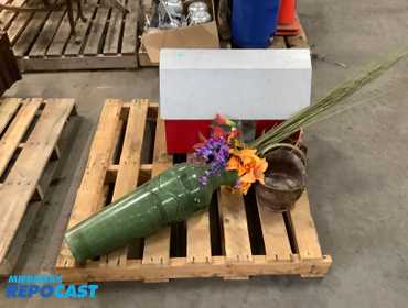 Repocast.com® | Skid Lot Including Toy Barn, Green...