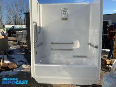 Repocast.com® | New AcrylX handicap shower insert