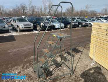 Repocast.com® | GILLIS 5 STEP ROLLING SHOP LADDER