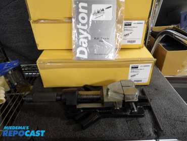 Repocast.com® | lot of (2) Dayton; Machine vise, 2-3/4...