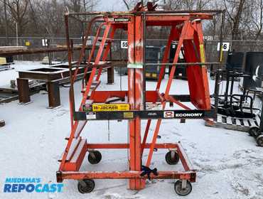 Repocast.com® | Lot of (1) Economy Manual Hand Crank...