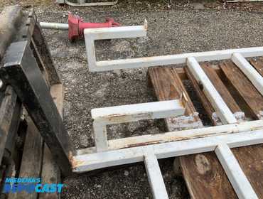 Repocast.com® | Lot of (2) rusted metal ladders, about...