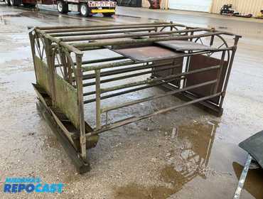 Repocast.com® | (2) single stall feeders / farrowing...