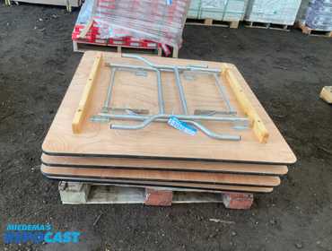 Repocast.com® | Lot of (4) square tables