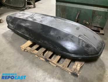 Repocast.com® | Lot of (1) Yakima SkyBox Car Top...