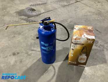 Repocast.com® | (1) HDX Deck Sprayer, 2 Gallon and (1)...