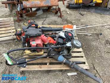 Repocast.com® | Skid lot of lawn gas powered tools,...