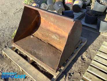 Repocast.com® | Ford Dearborn tractor loader bucket in...