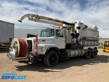 Repocast.com® | 1990 Ford L8000 Vactor 2115 Vacuum...