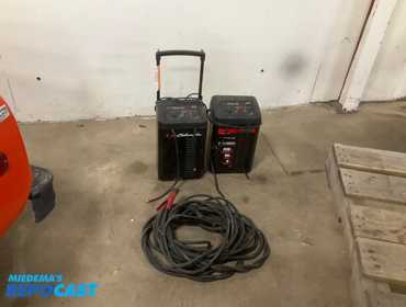 Repocast.com® | (2) Schumacher SC1400 6/12 volt...