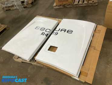 Repocast.com® | Left and right reefer unit doors off a...