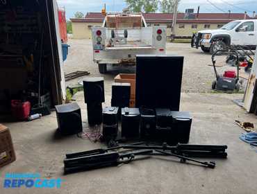 Repocast.com® | Large speaker lot