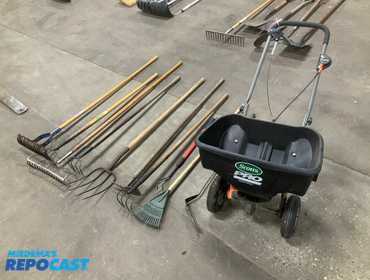 Repocast.com® | Lot of Scotts Pro Edgeguard Spreader...