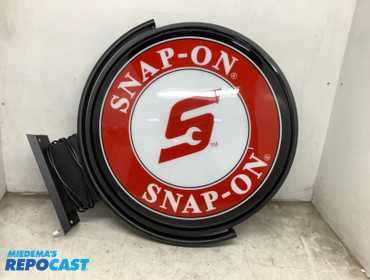 Repocast.com® | Snap-On Wall-Mounted Light-Up Sign